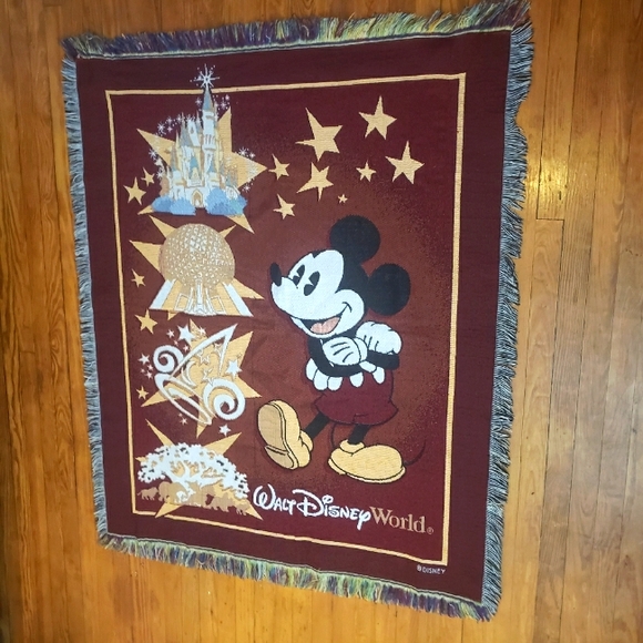 Disney | Bedding | Walt Disney World Mickey Mouse Fringe Throw Blanket ...